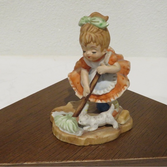 Hummel | Accents | Vntg Lefton China Hummel Style Cat Girl Mopping 4 ...